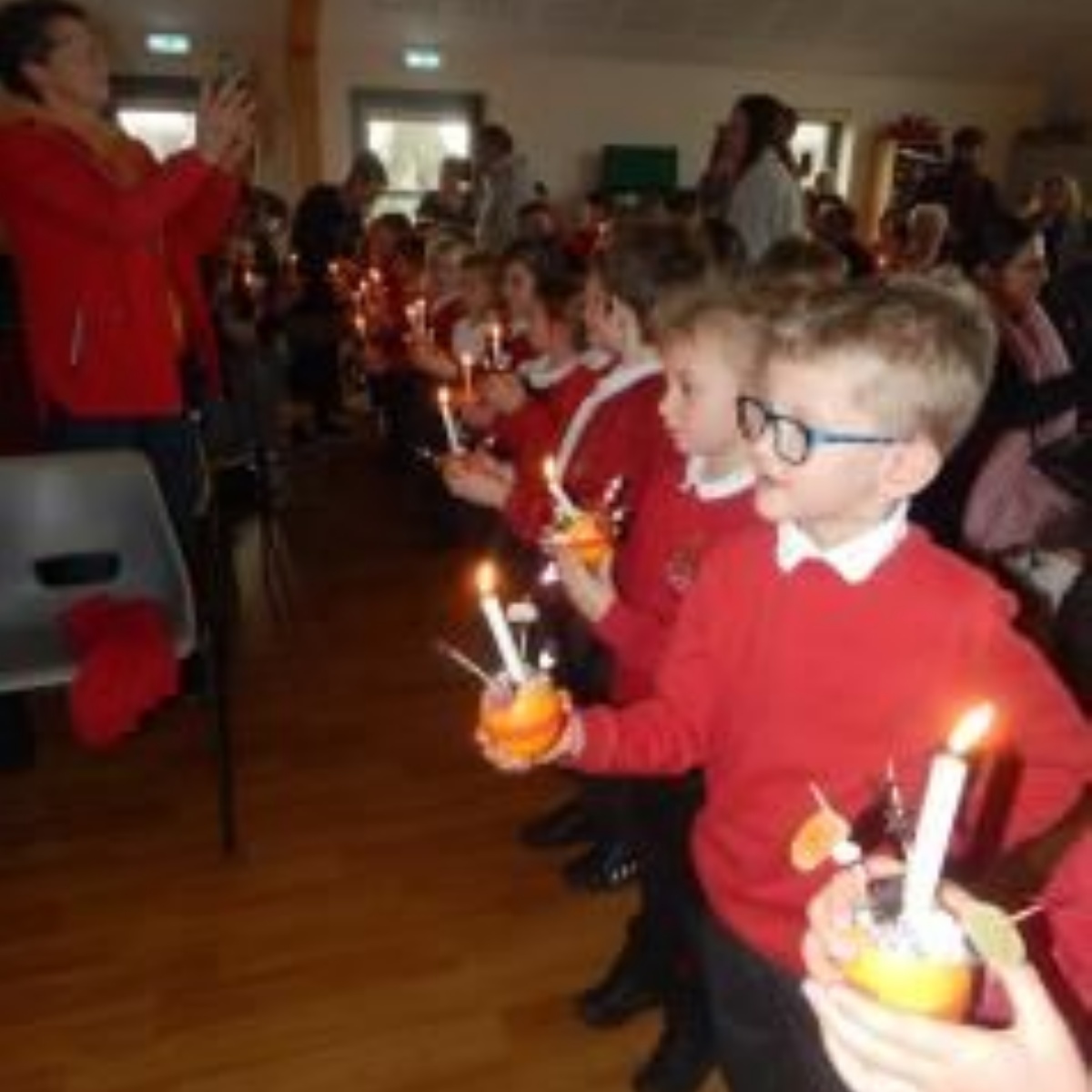 Frome Valley CE First School - Christingle at St Aldhelm Church ...